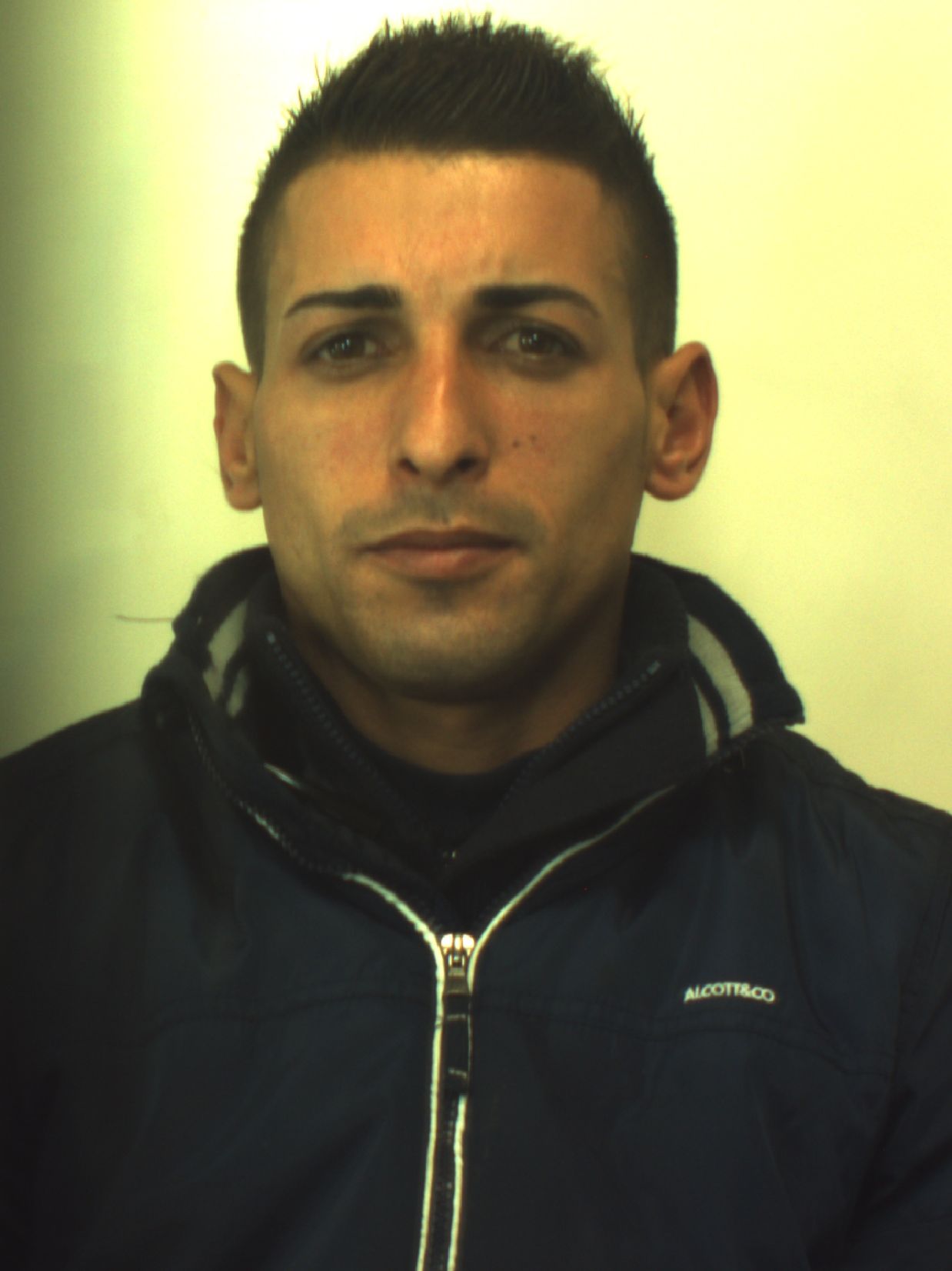 Occupano le case popolari e rubano l'elettricità: arrestati (FOTO ...