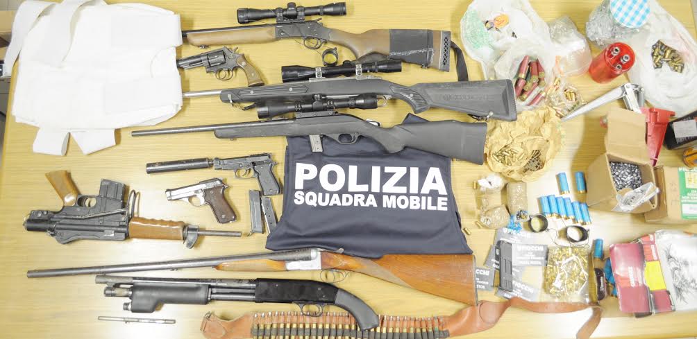 Armi affare di famiglia (FOTO) | L'arsenale 'conservato' per la 'Stidda ...