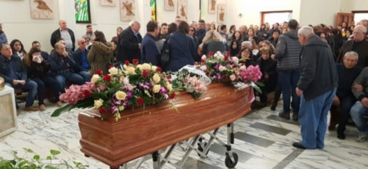 Commozione ai funerali di Chiara Bono, morta nel terribile incidente di ...