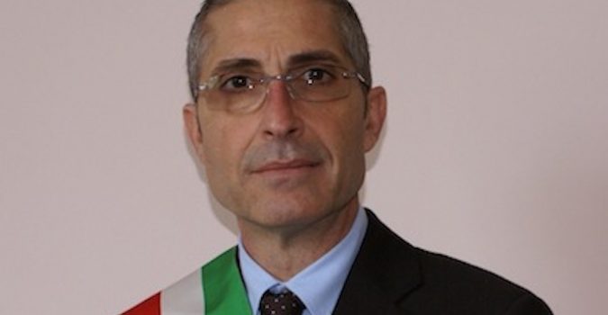 Si è dimesso il sindaco di Priolo, ma resta in corsa per le elezioni ...