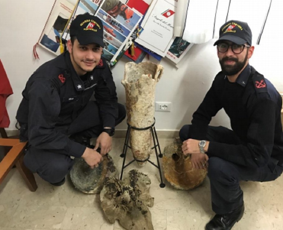 Trovate anfore puniche dalla Capitaneria di Porto, stavano per finire ...