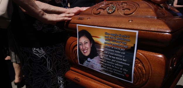 Uccise la ex compagna tagliandole la gola, ergastolo anche in Appello ...