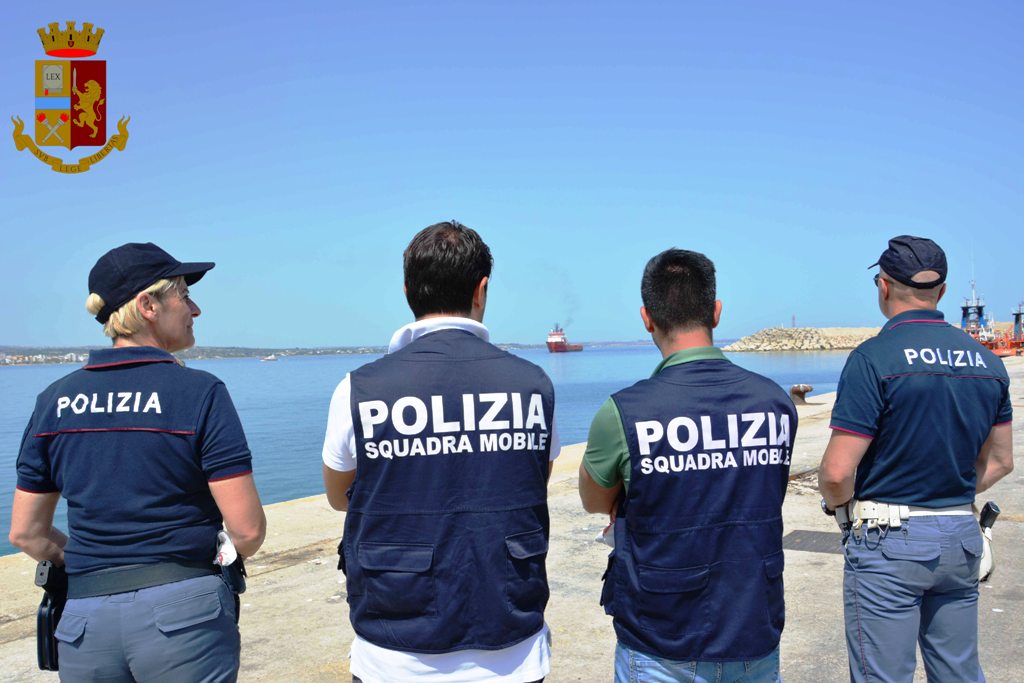 Sbarchi a Pozzallo di 700 migranti, la polizia ferma 7 scafisti