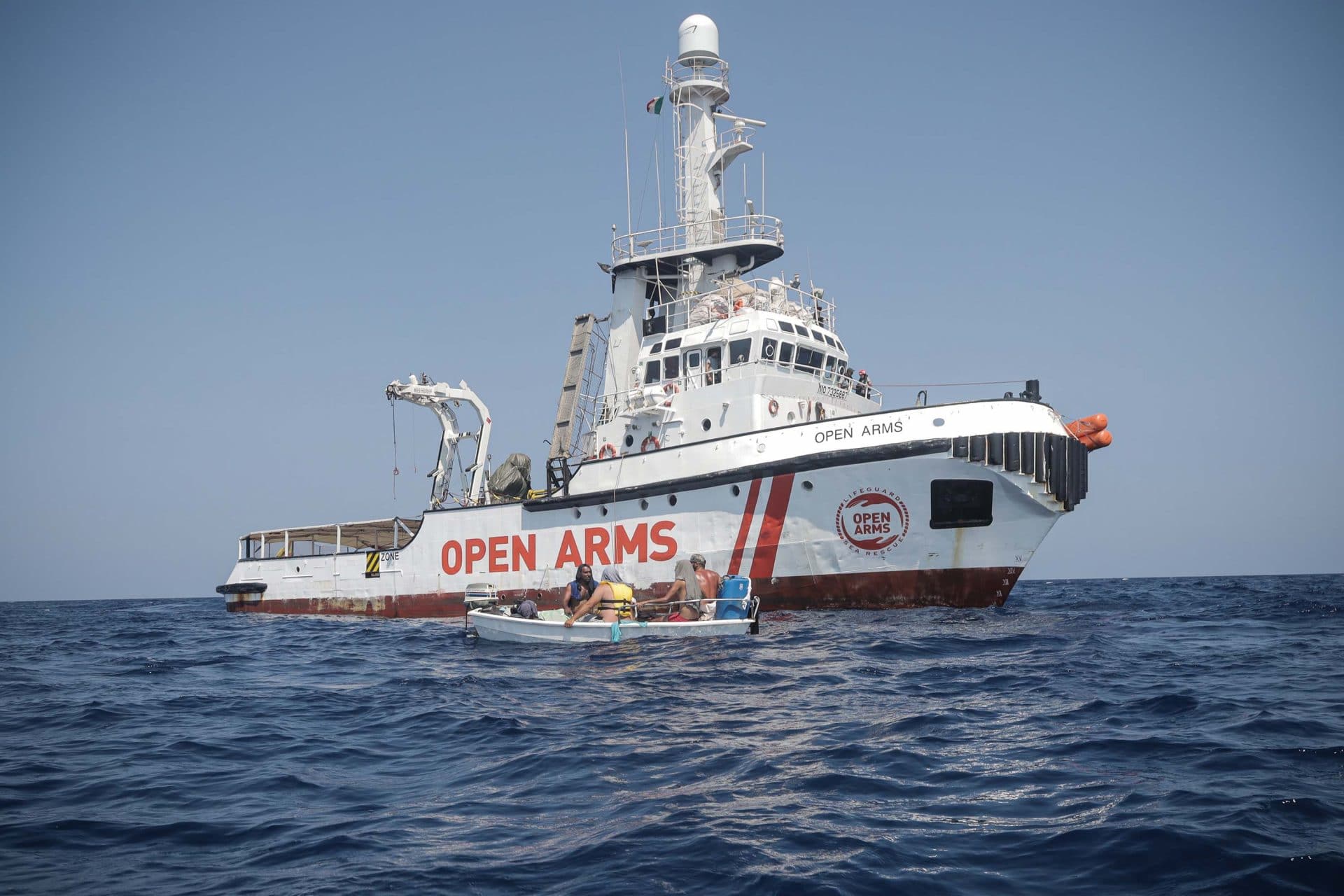 Nuovo salvataggio di Open Arms, soccorsi in acque internazionali 39 ...