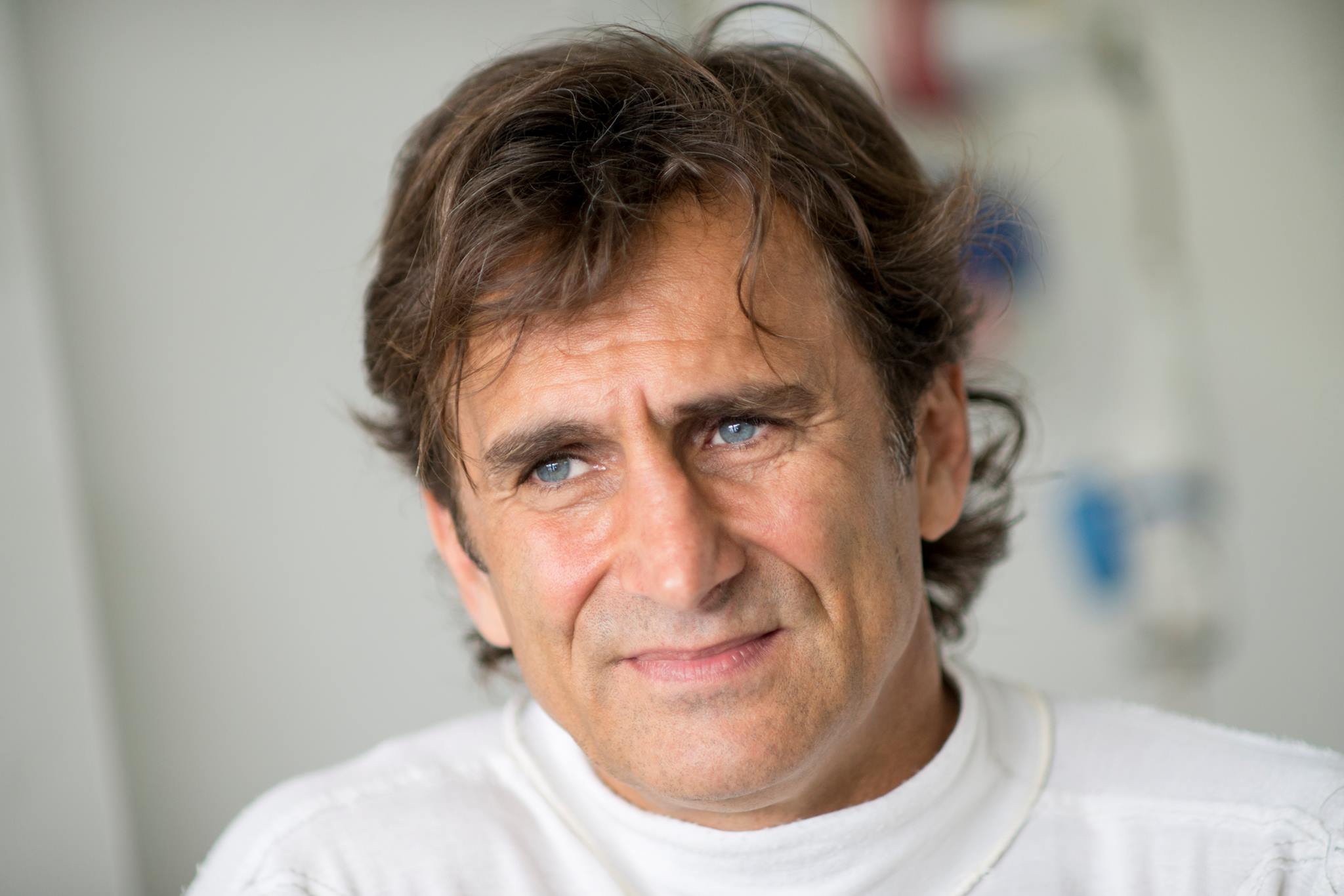 Alex Zanardi è tornato a casa, l'annuncio della moglie Daniela