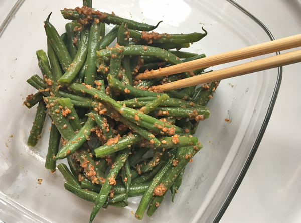 Fagiolini croccanti, alla soia e al sesamo, un contorno fresco per la dieta