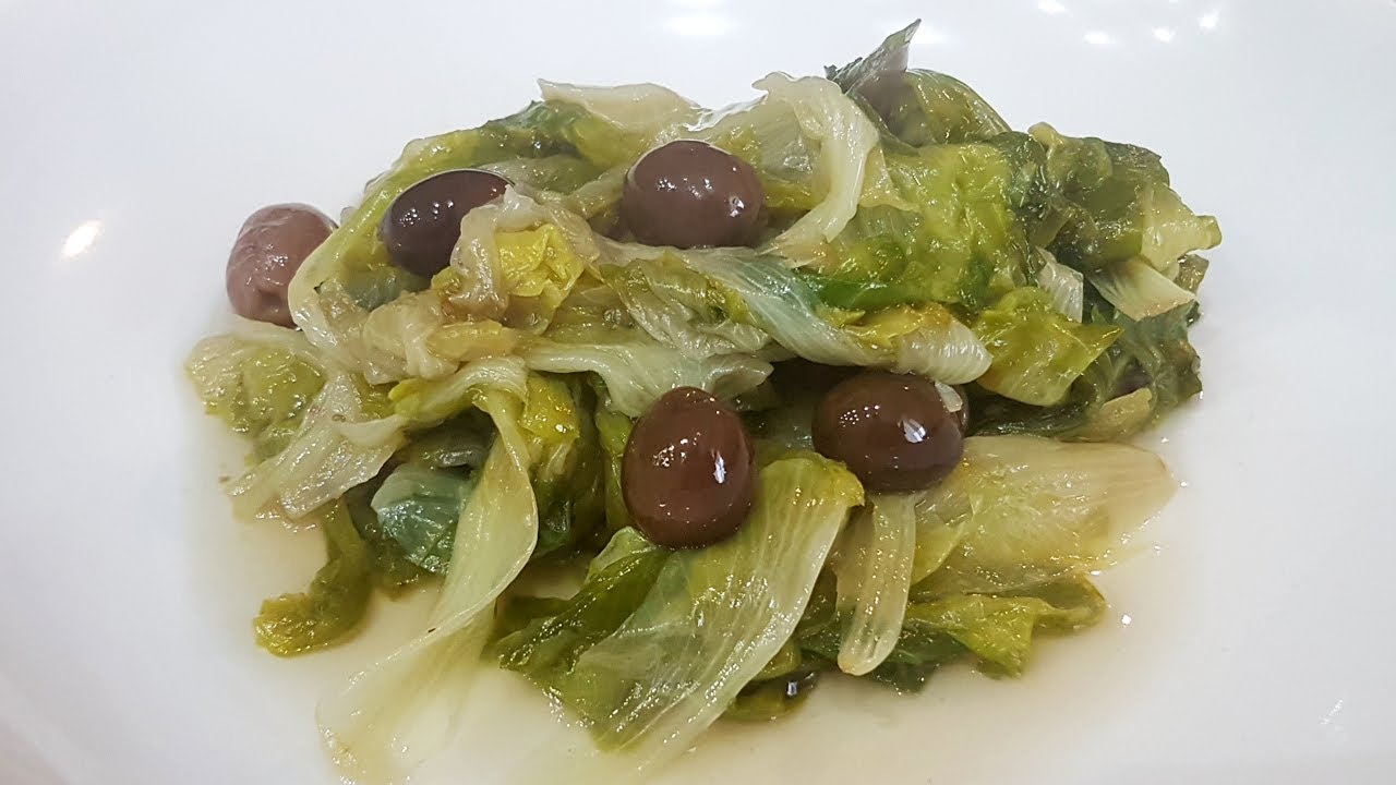 Scarola saltata in padella, la ricetta dello chef Carlo Gaiano