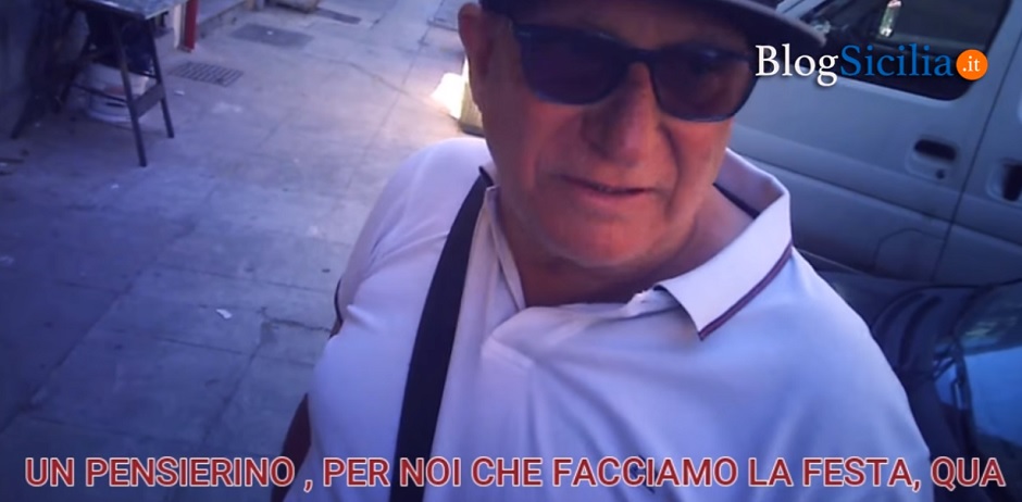 L'imprenditore riprende gli esattori del pizzo e gli dona la lista ...