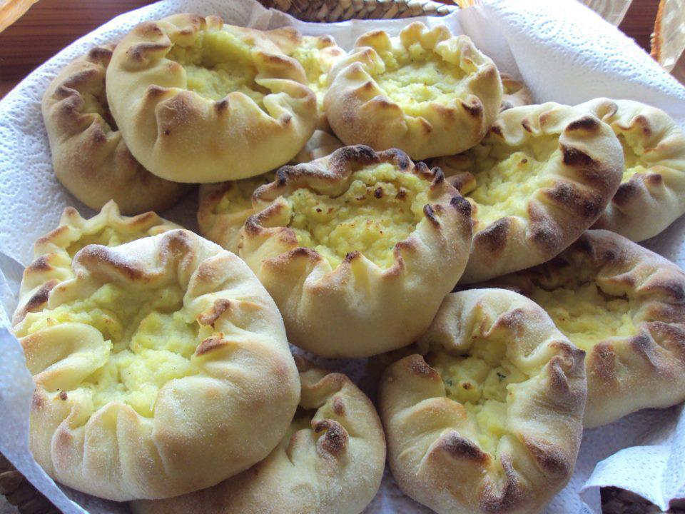 Coccoi-prena-finger-food-Sardegna-pecorino-menta