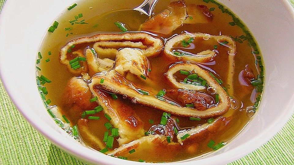 frittatensuppe-crepes-cucina-austriaca-brodo-tagliatelle