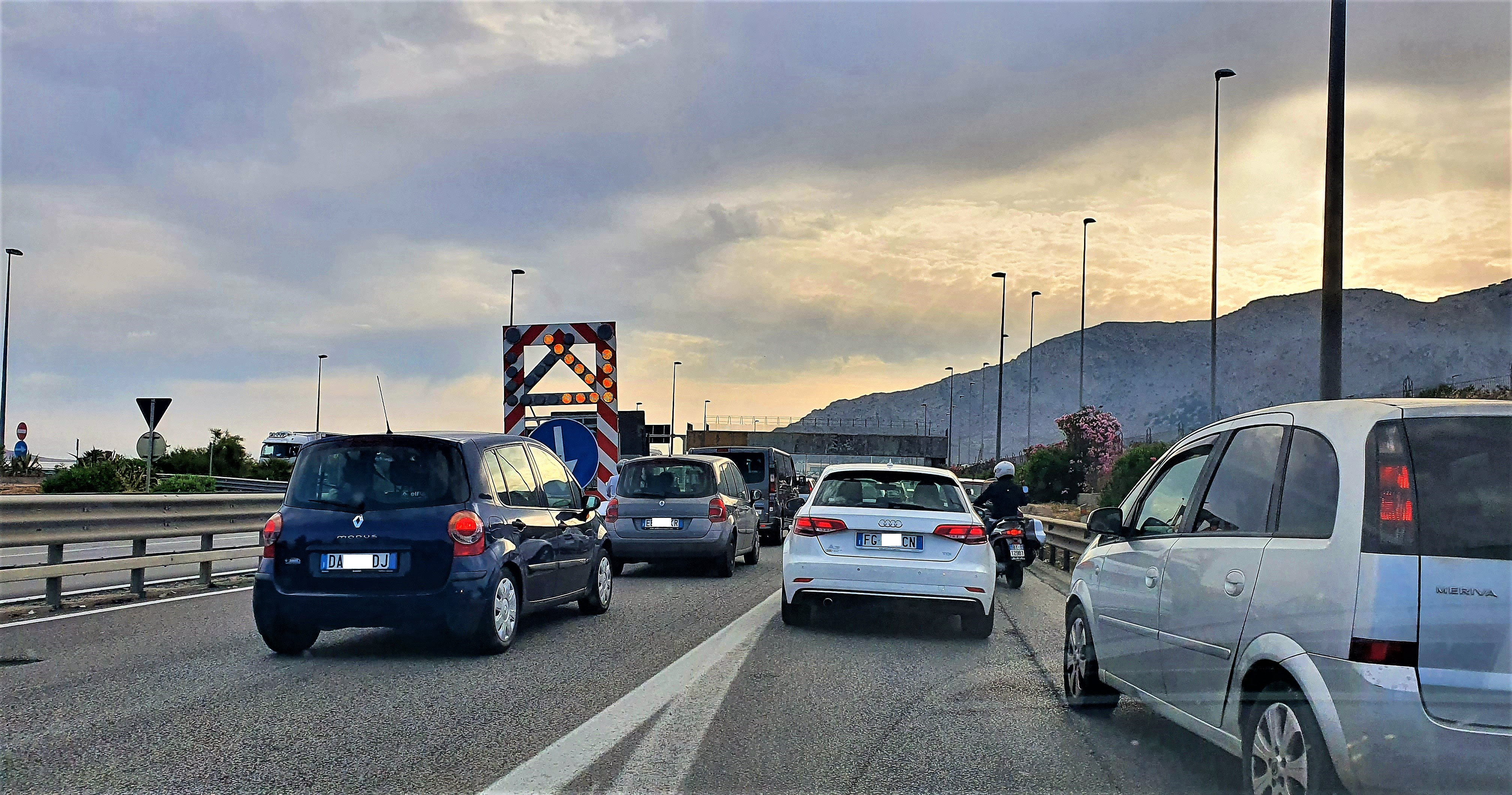 Autostrada "blindata" e 4 svincoli chiusi, disagi e traffico nel ...