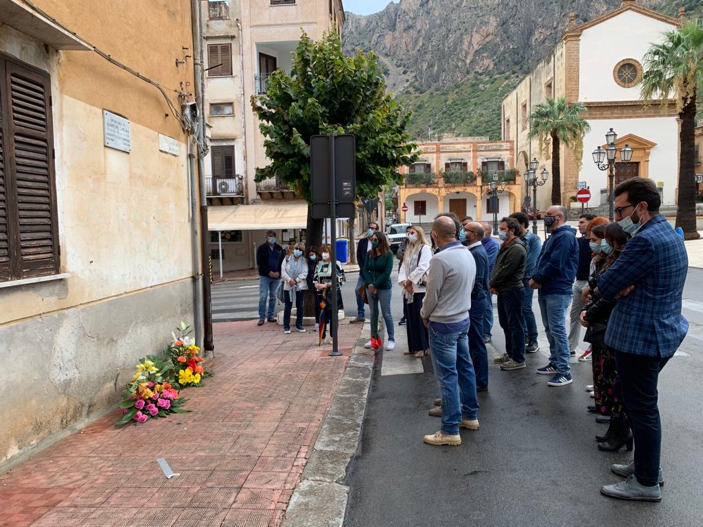Trucidato dalla mafia nella piazza di Cinisi, scuole e associazioni ...