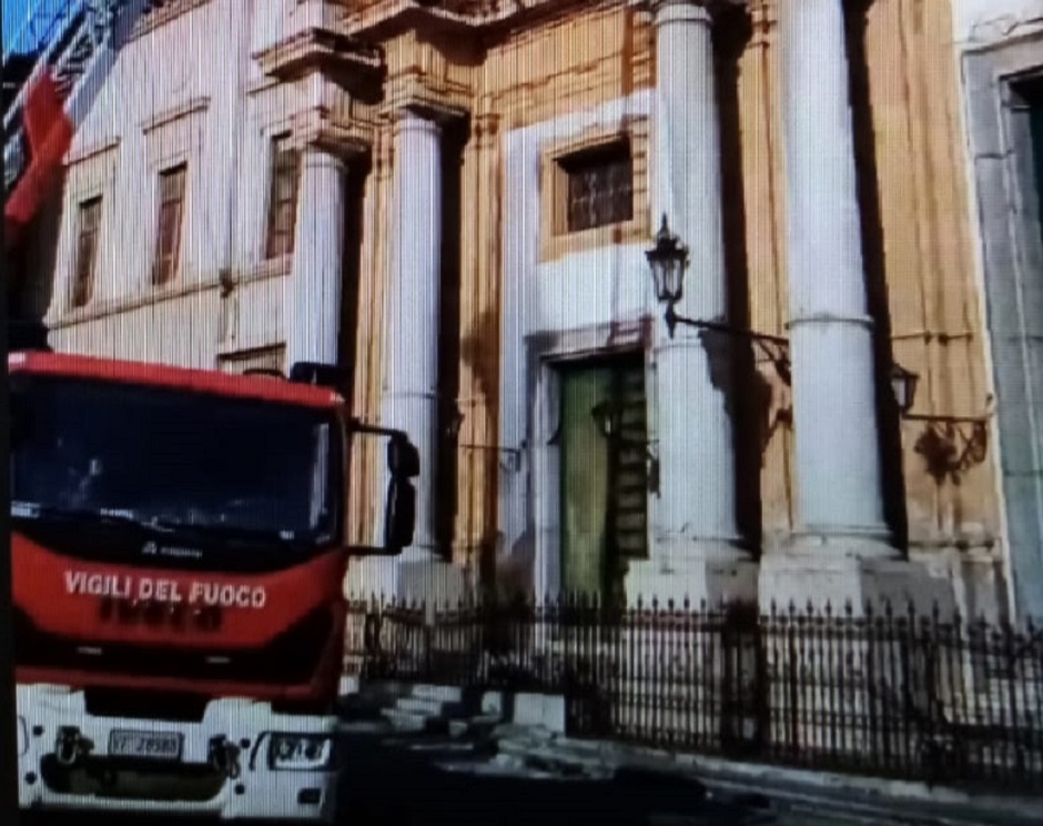 Distacco intonaco nella chiesa di San Domenico a Palermo, intervento ...