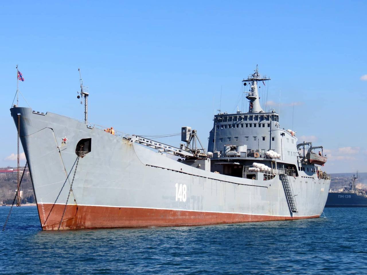 Guerra in Ucraina, distrutta nave russa nel porto di Berdyansk (VIDEO)
