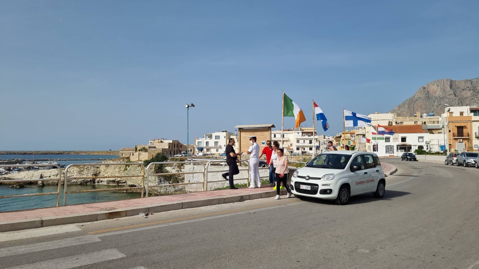 Ordigno bellico in spiaggia, chiusa la Praiola di Terrasini ...