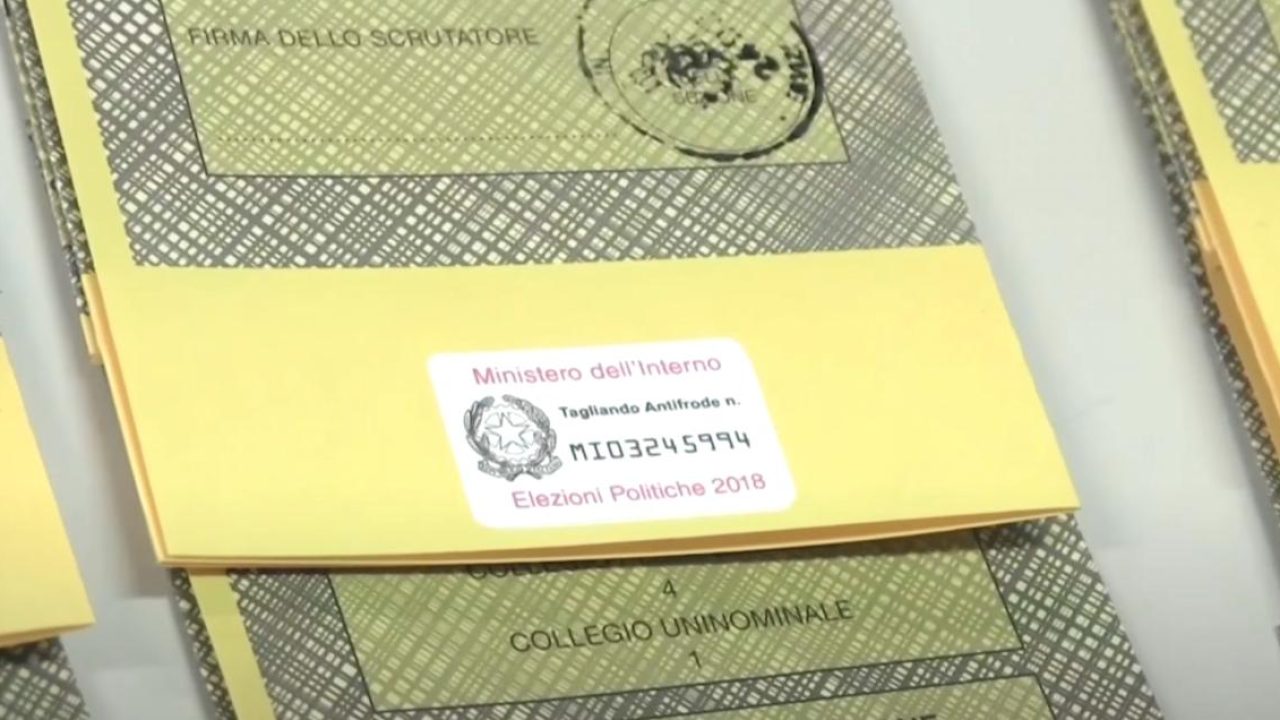 Elezioni 2022, operazioni di voto lente per il tagliando antifrode, cos'è