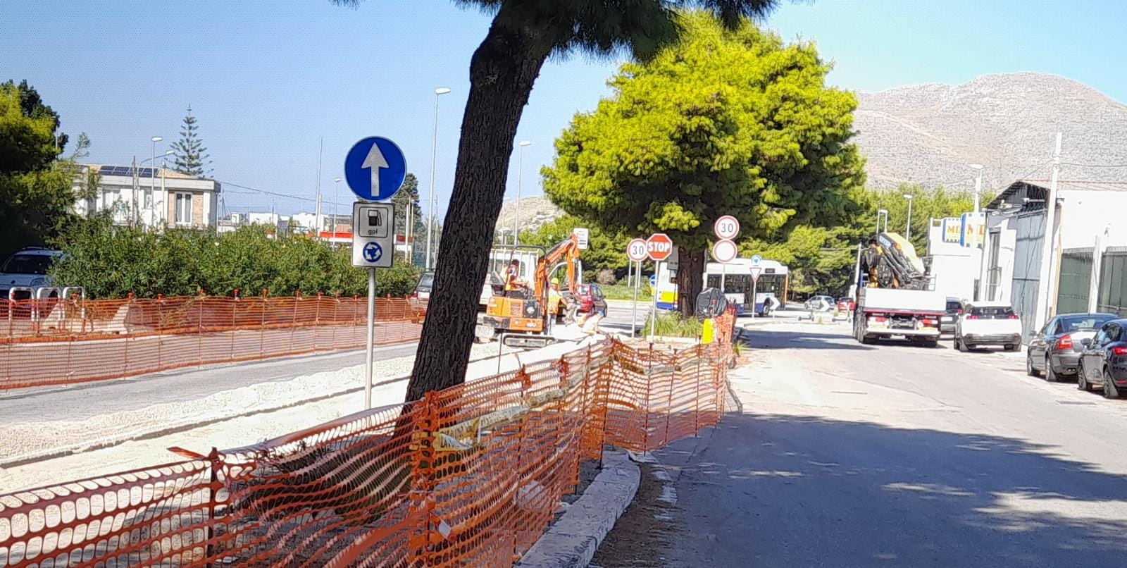 Si rinnova il sistema d'illuminazione, carreggiata ridotta in via Lanza ...