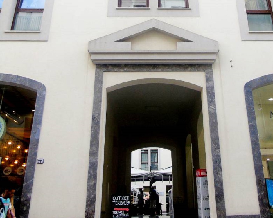 Palazzo Quaroni, al posto del giardino i pub, i residenti si rivolgono ...