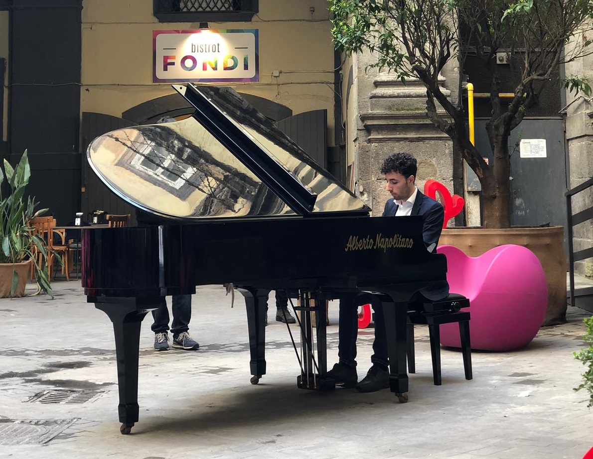 Angelo Amico tra i 6 finalisti del contest "Una musica per Piano City ...