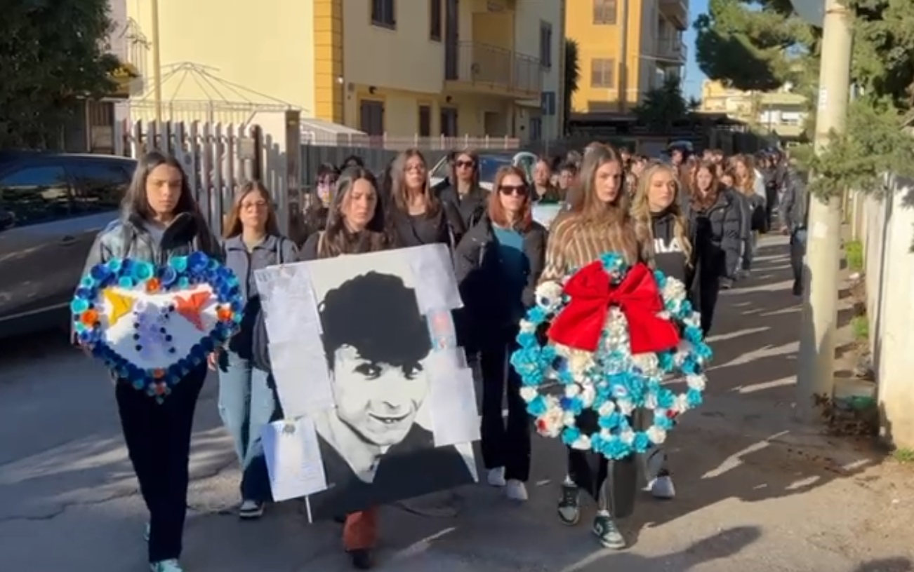 Un corteo silenzioso in memoria di Kevin Barreca, "Non esiste ...