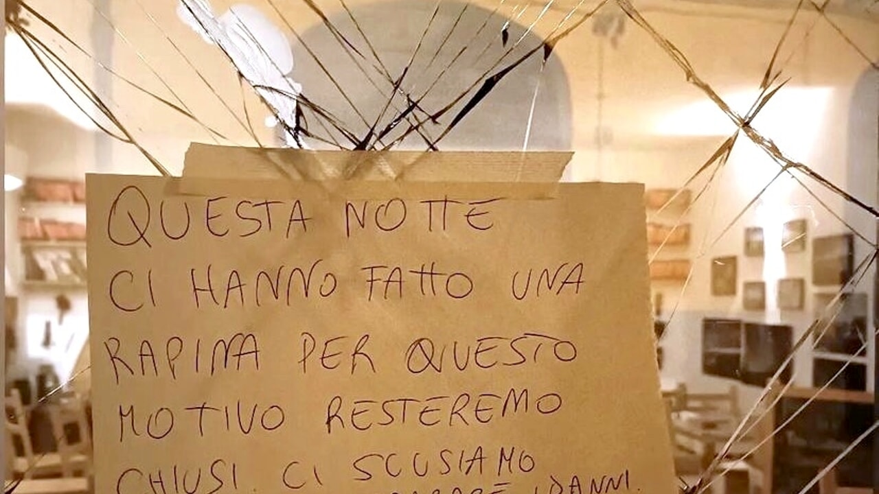 Furto con spaccata al “Fai da Thè”, l’amarezza dei titolari ...