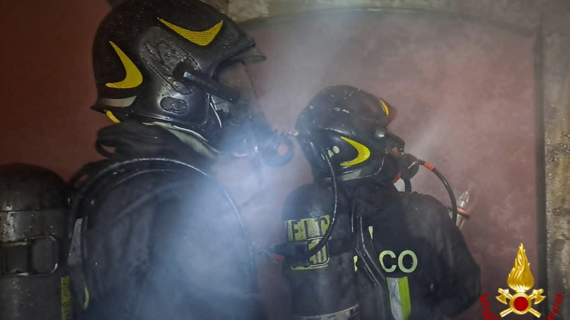 Stufetta elettrica causa incendio, morta mamma e i suoi tre bambini