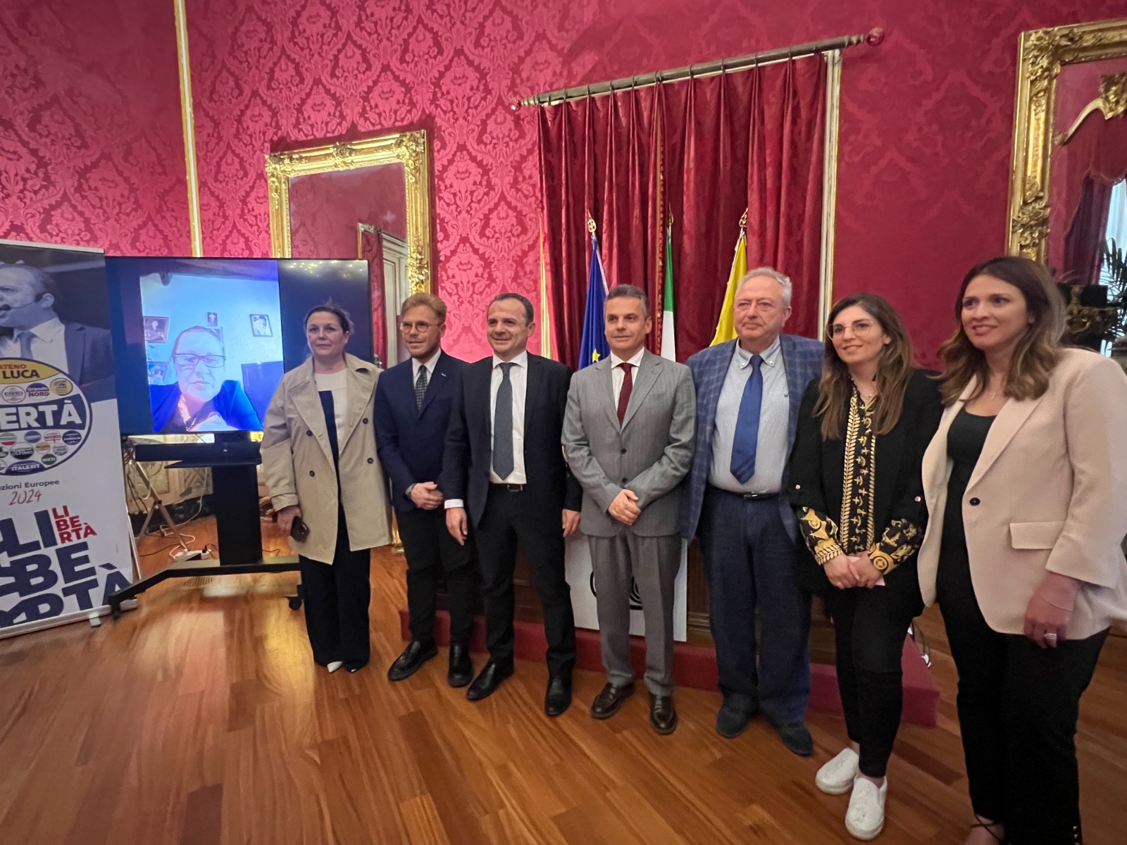 Elezioni europee, la corsa di Cateno De Luca con Laura Castelli e il ...