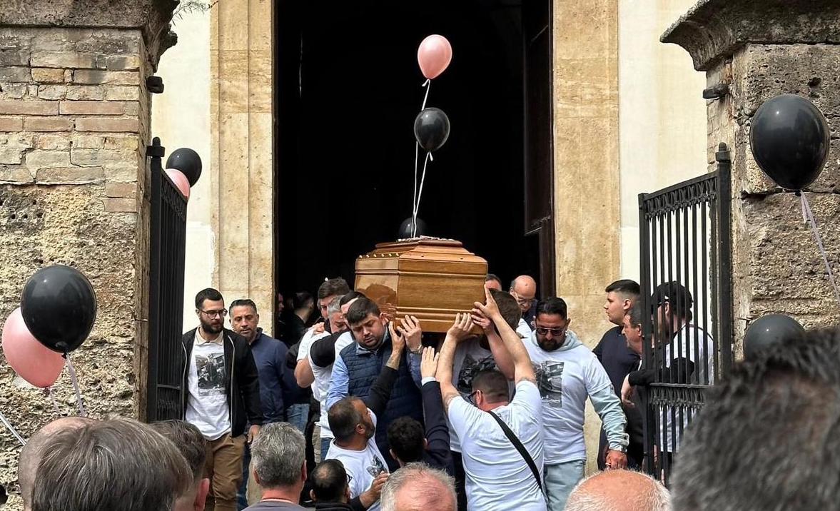In centinaia al Capo per i funerali di Raffaele Pesco, morto in un ...