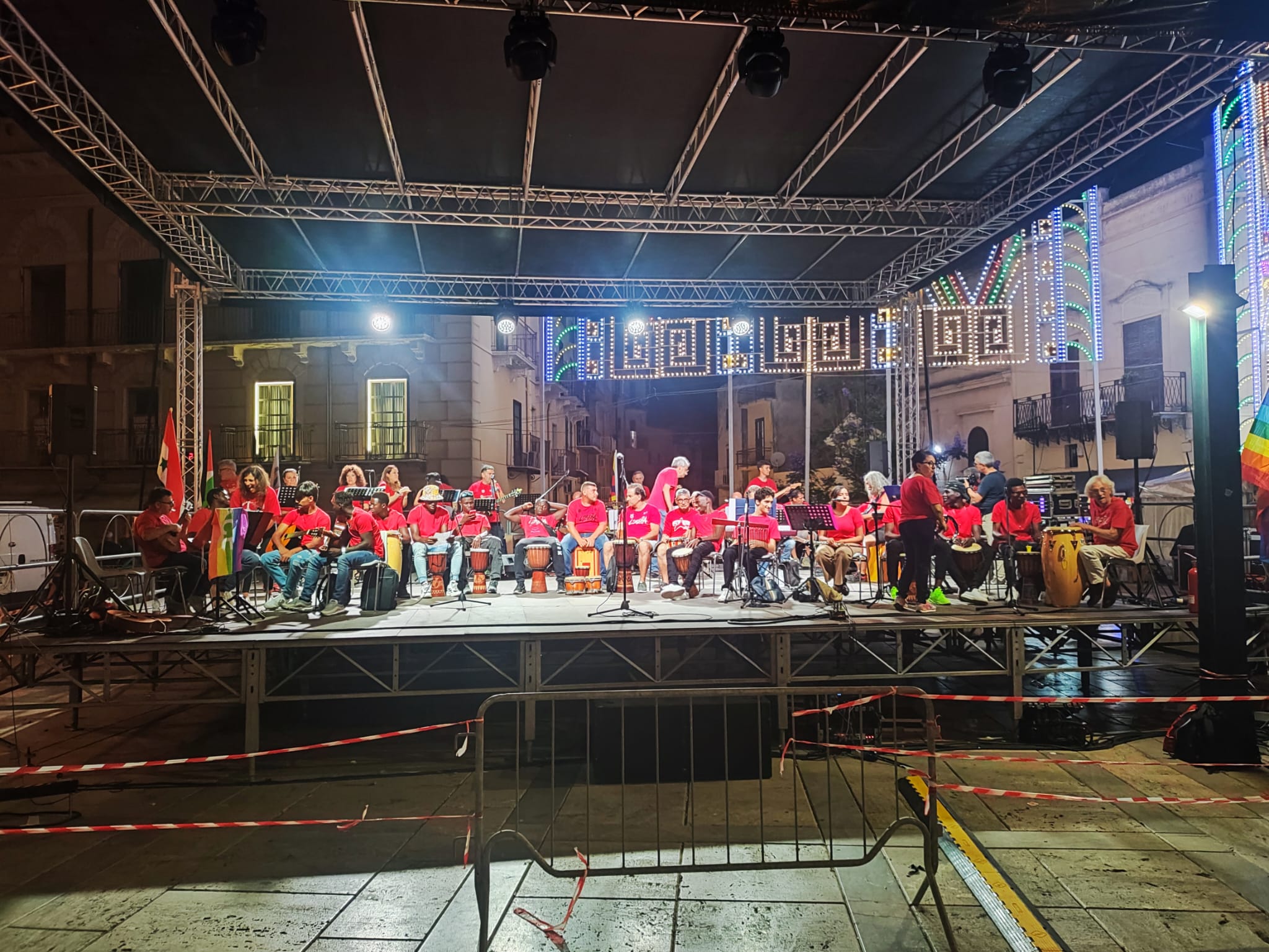 L'Associazione per l'Arte porta il concerto della Libera Orchestra ...