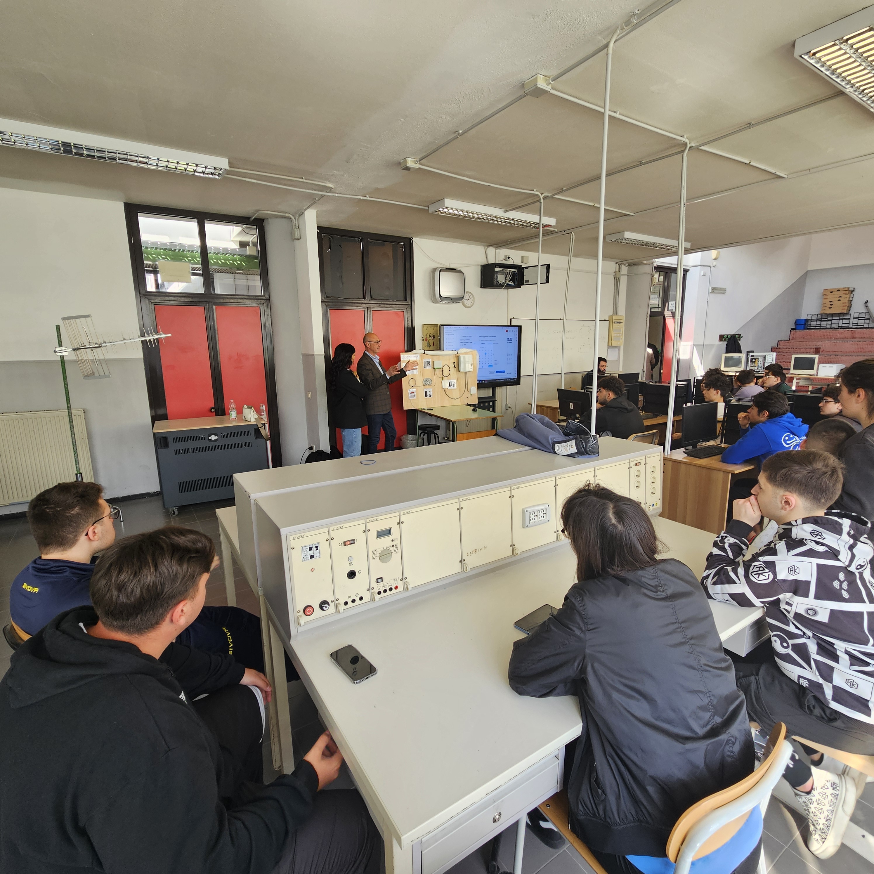 “Fiber To The School”, scuola e imprese. Miglior progetto dell'ITIS ...