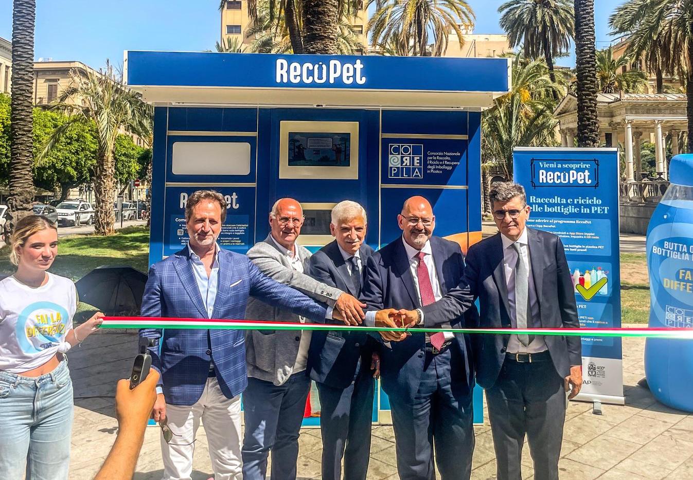 Recopet, a Palermo l'ecompattatore che ricicla le bottiglie di plastica e aiuta l'ambiente ...