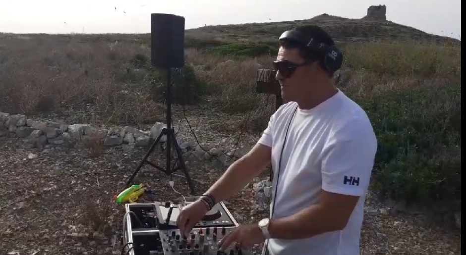 La festa sull'isolotto delle Femmine, il dj Mauriziotto non risulta ...