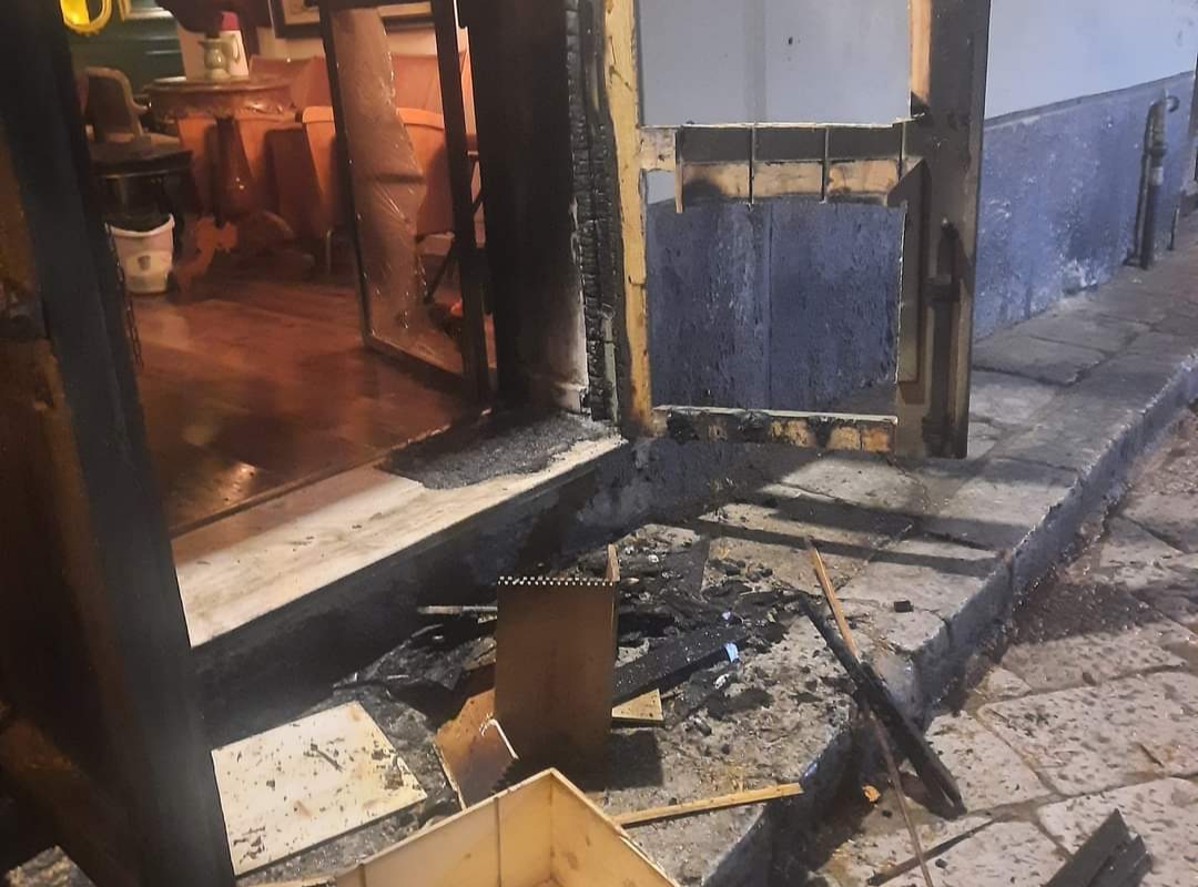 Fiamme dolose alla Farmacia Alcolica, indagini in corso - BlogSicilia ...