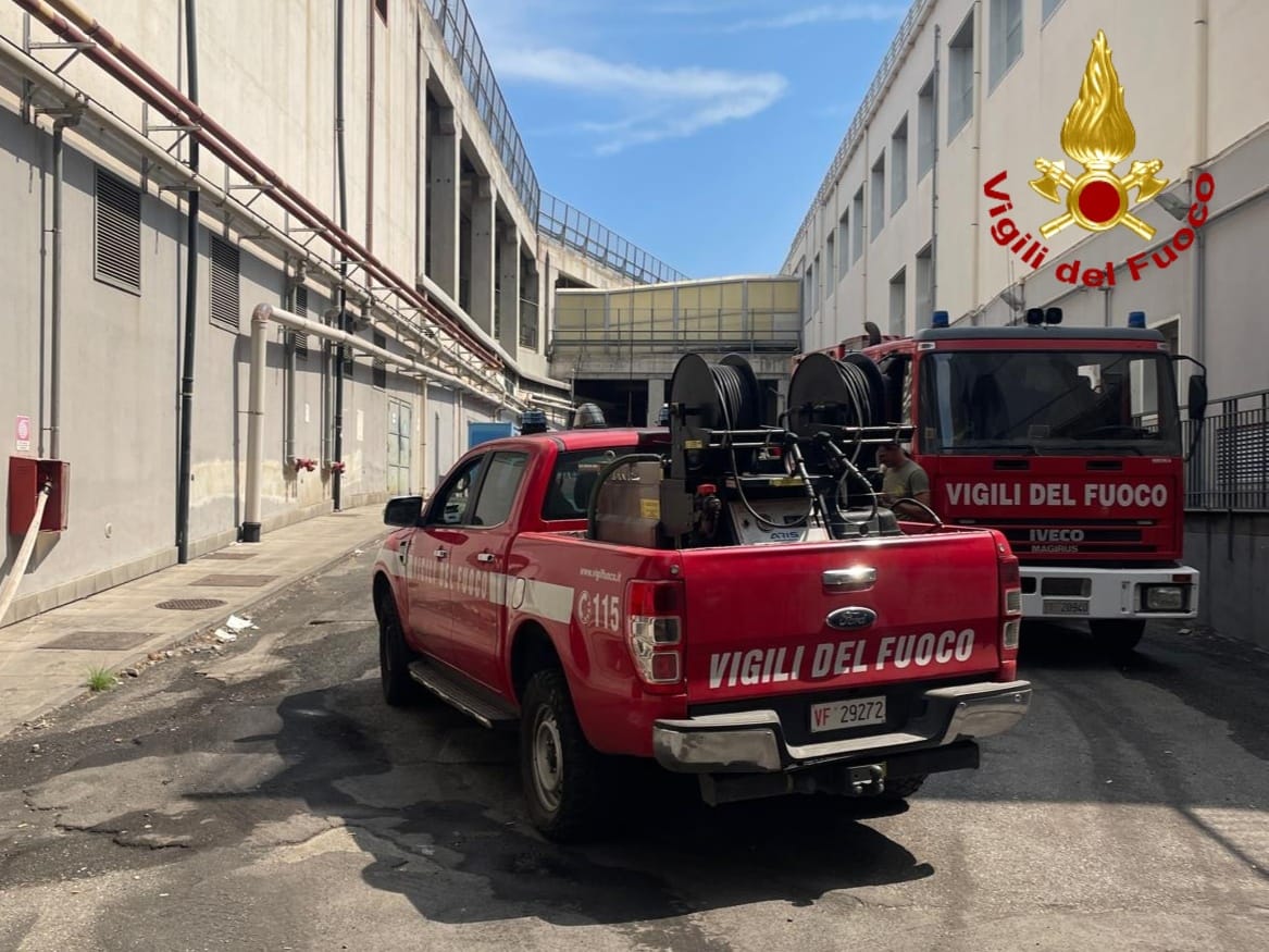 Scoppia incendio all'ospedale Garibaldi di Catania, evacuati alcuni ...