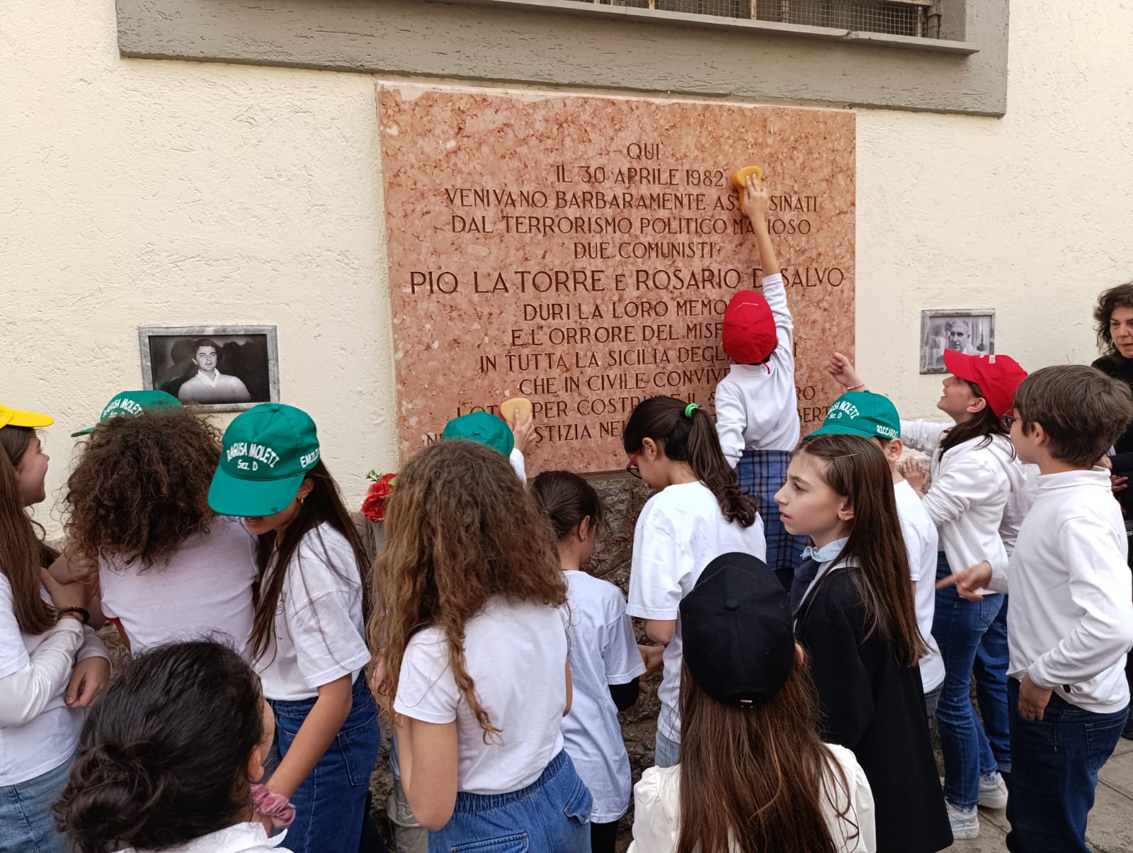 Al via con la pulitura della lapide di Via Li Muli il 43° anniversario ...