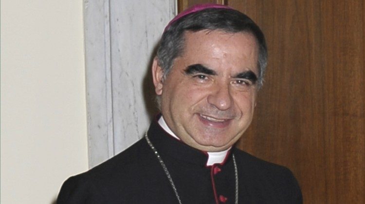Il caso Becciu scuote il Vaticano, il cardinale rinuncia al Conclave?