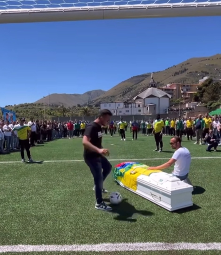 L'ultimo gol di Andrea Miceli, tra le lacrime il saluto dei compagni di ...