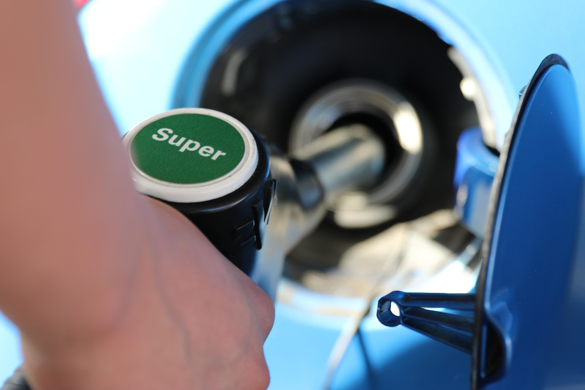 Benzina e gasolio: accise scadono il 22 maggio, prezzi in rialzo