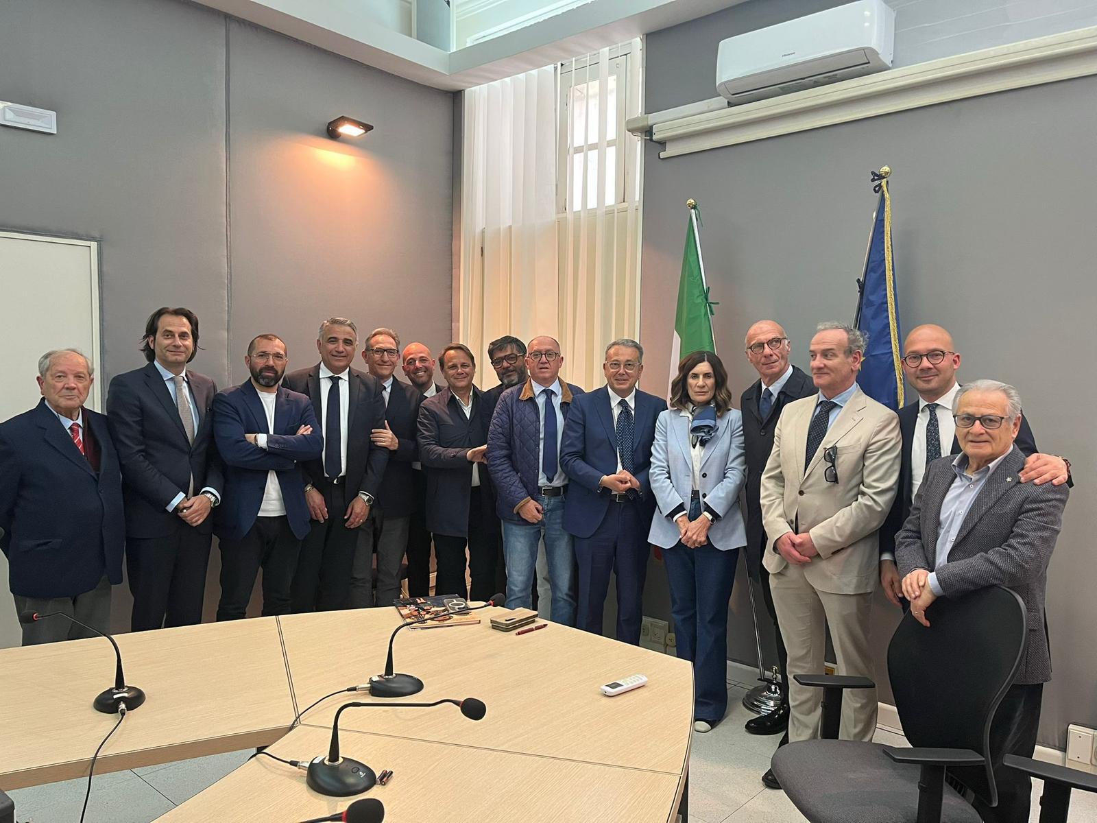 Il neo sottosegretario Massimo Dell'Utri incontra i sindaci del Nisseno ...