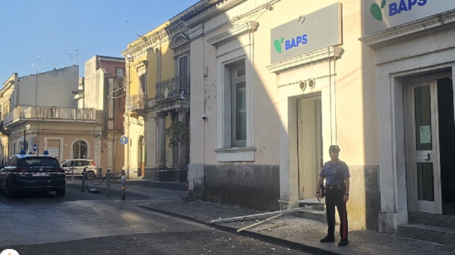 Bomba contro il bancomat di una banca di Carlentini, caccia ad una ...